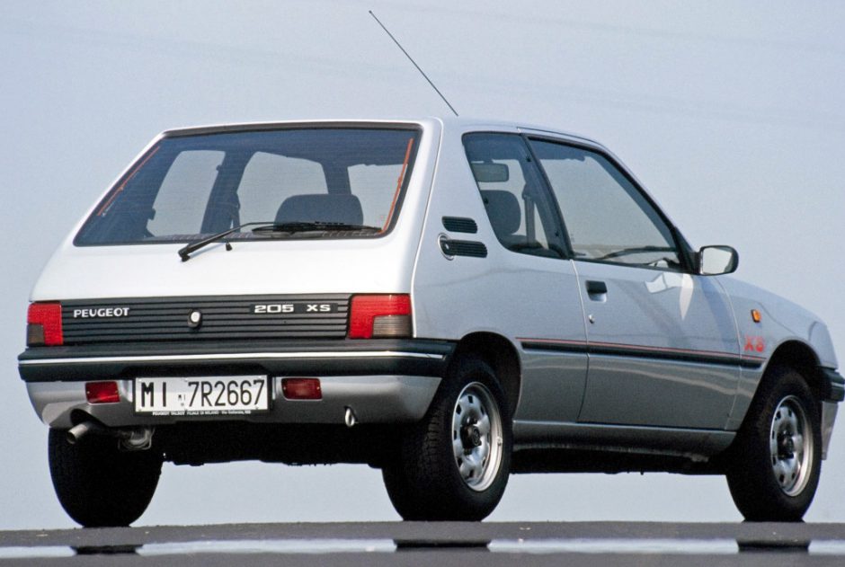 Peugeot 205 XS : une gamme en dessous
